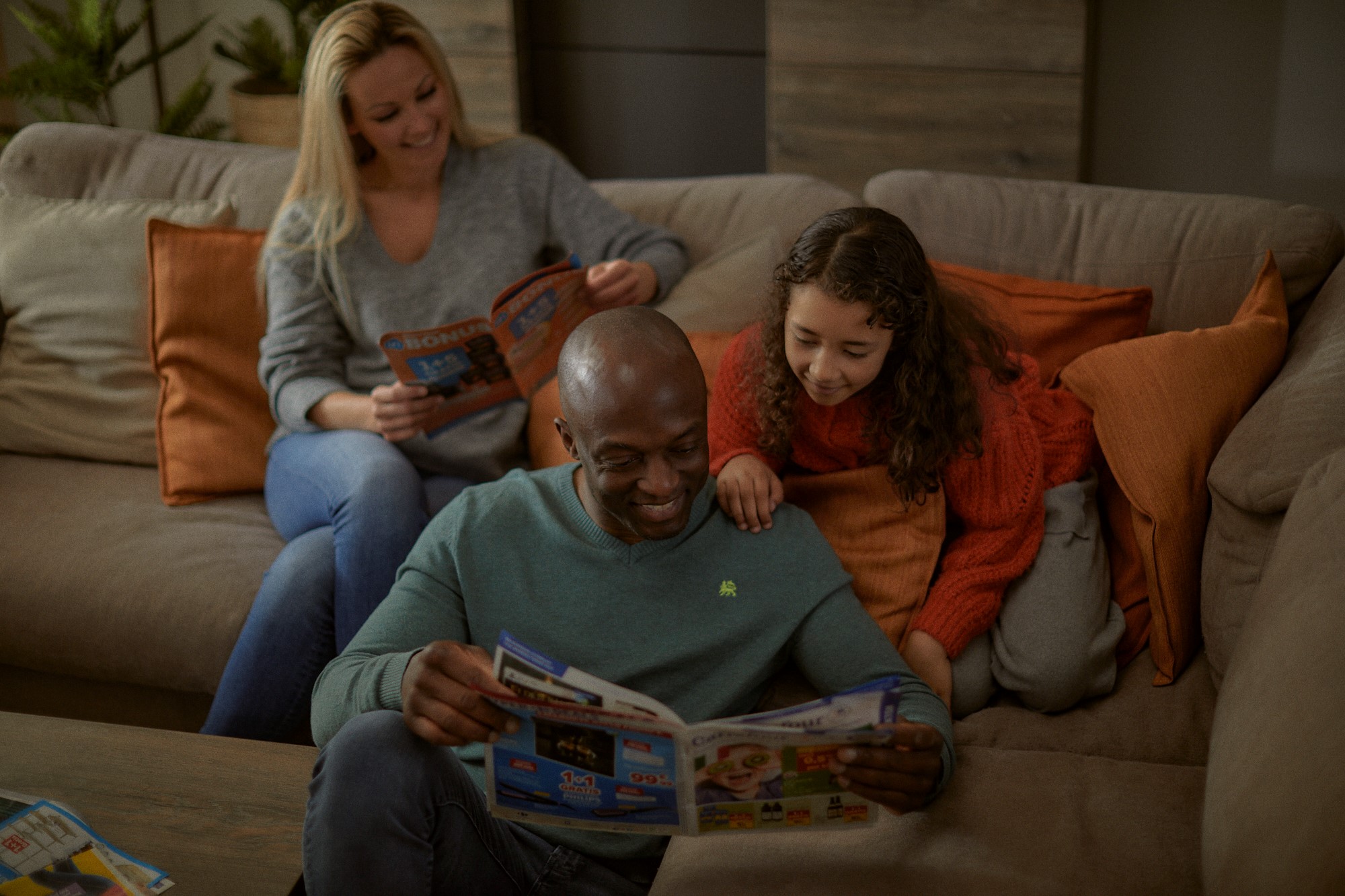 Shoppers lezen folder intensiever om prijzen te vergelijken ...