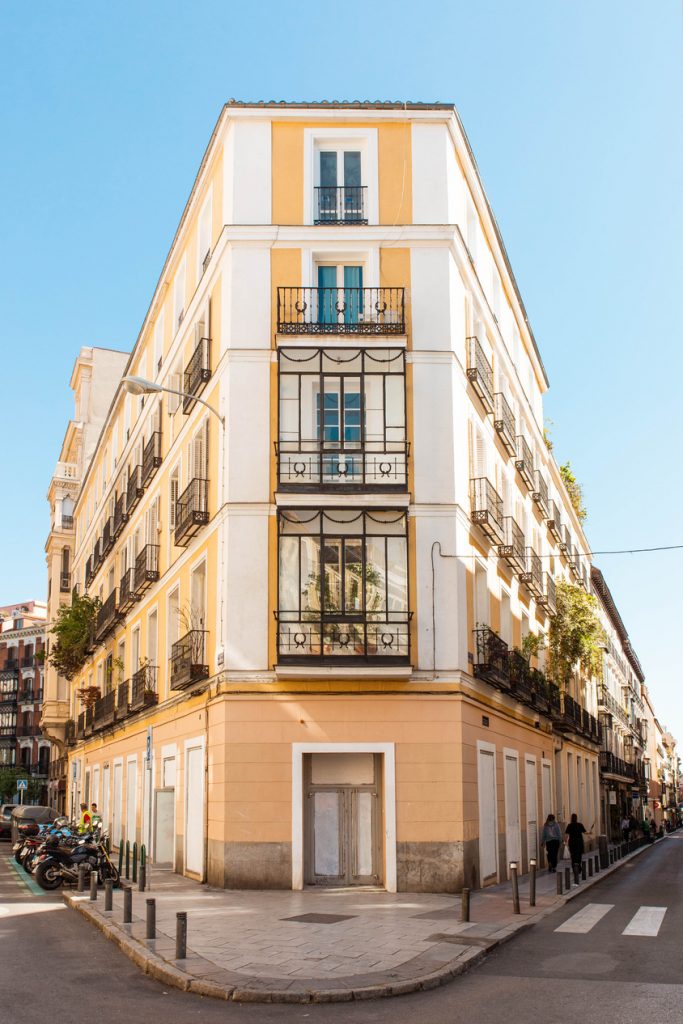 [En images] Veja ouvre un magasin conceptuel à Madrid - RetailDetail BE