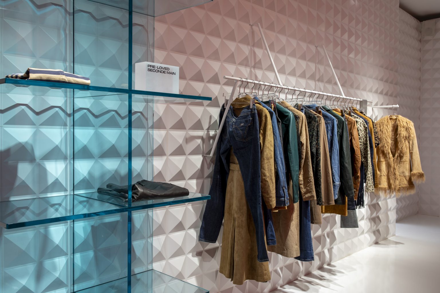 H&M introduit la seconde main et un nouveau concept de magasin en ...