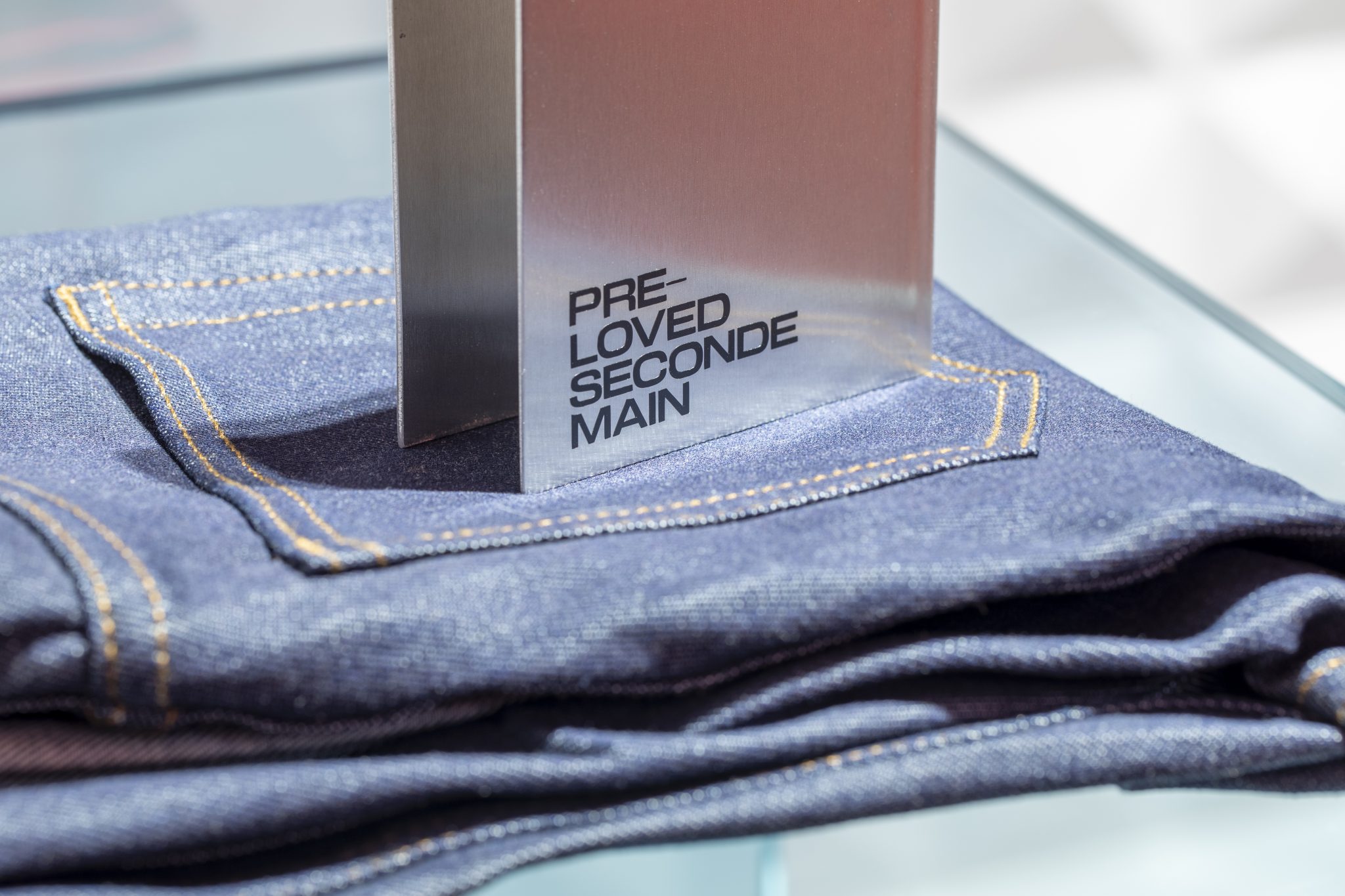 H&M introduit la seconde main et un nouveau concept de magasin en ...