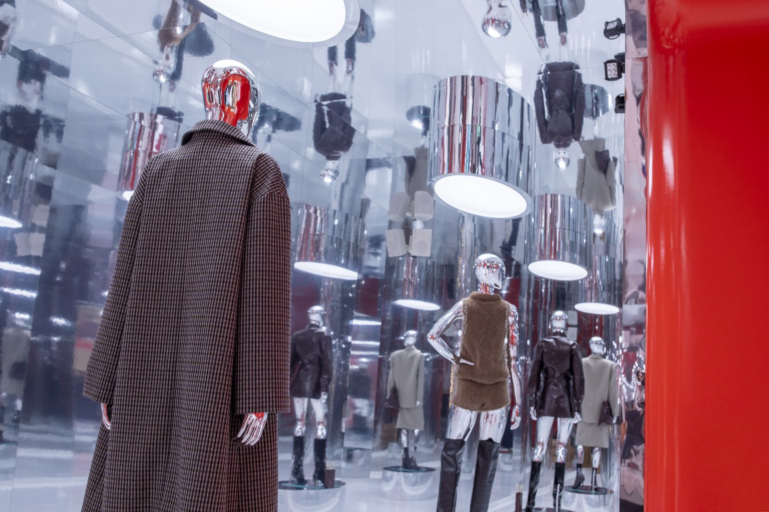 H&M introduit la seconde main et un nouveau concept de magasin en ...