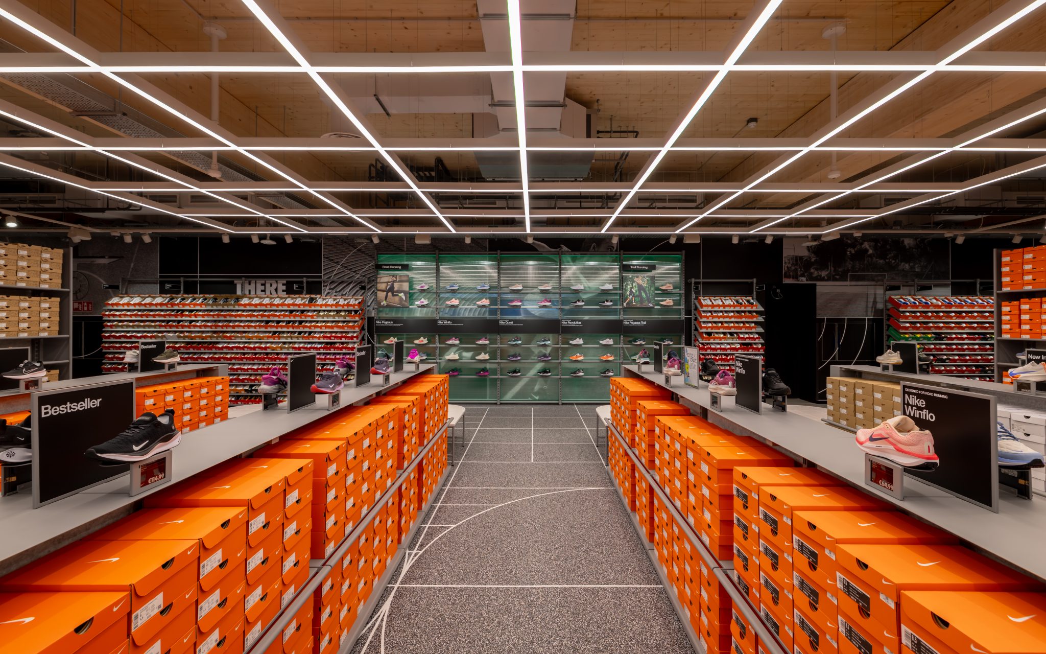 [En images] Voici à quoi ressemble le plus grand magasin outlet Nike d ...