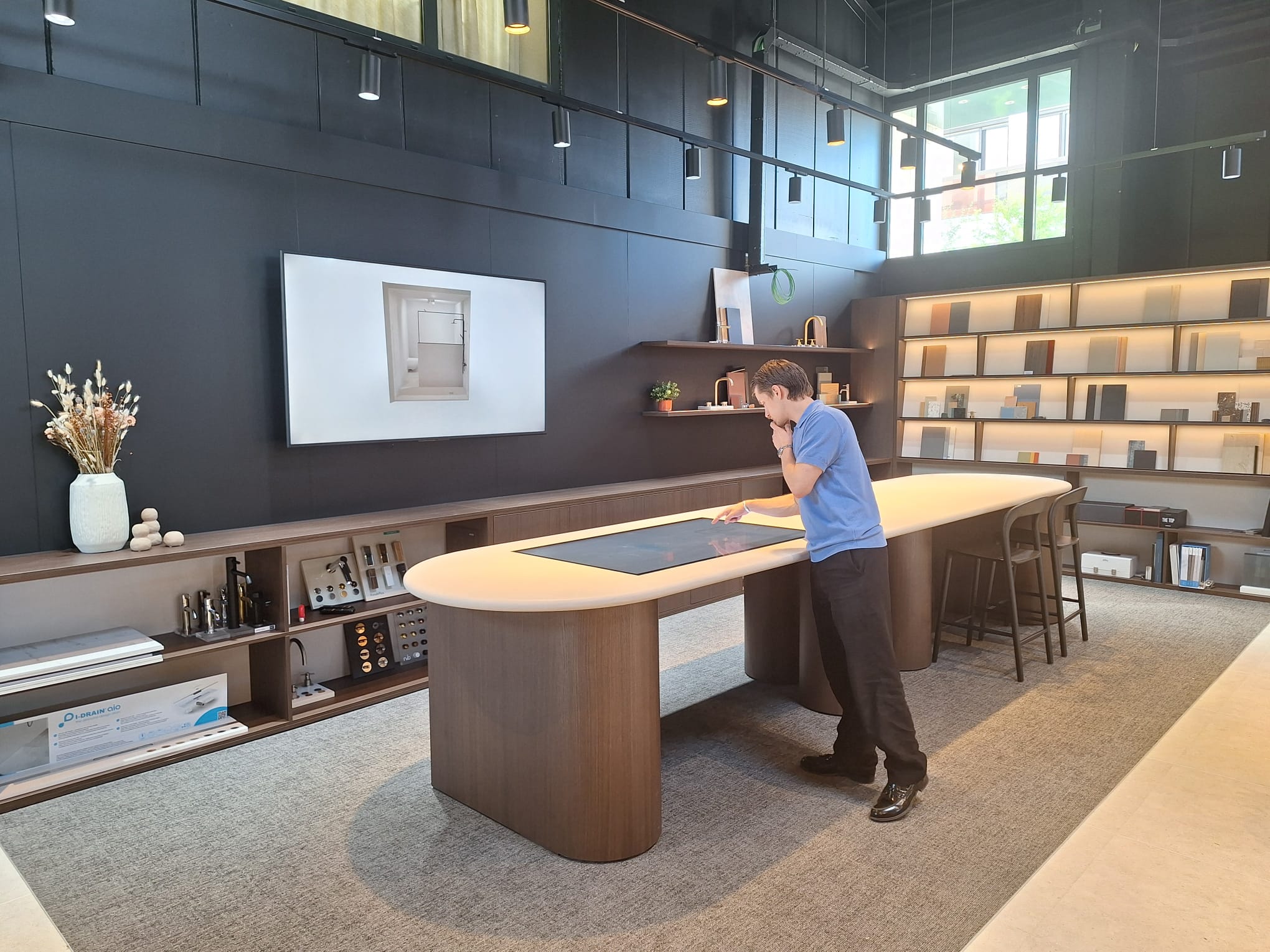 [En Images] Van Marcke vend des rêves dans un showroom innovant ...