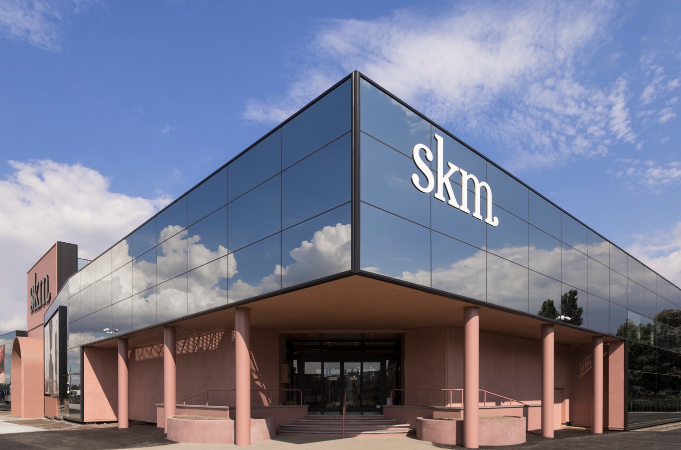 SKM pakt uit met nieuwe winkelgevel - RetailDetail BE