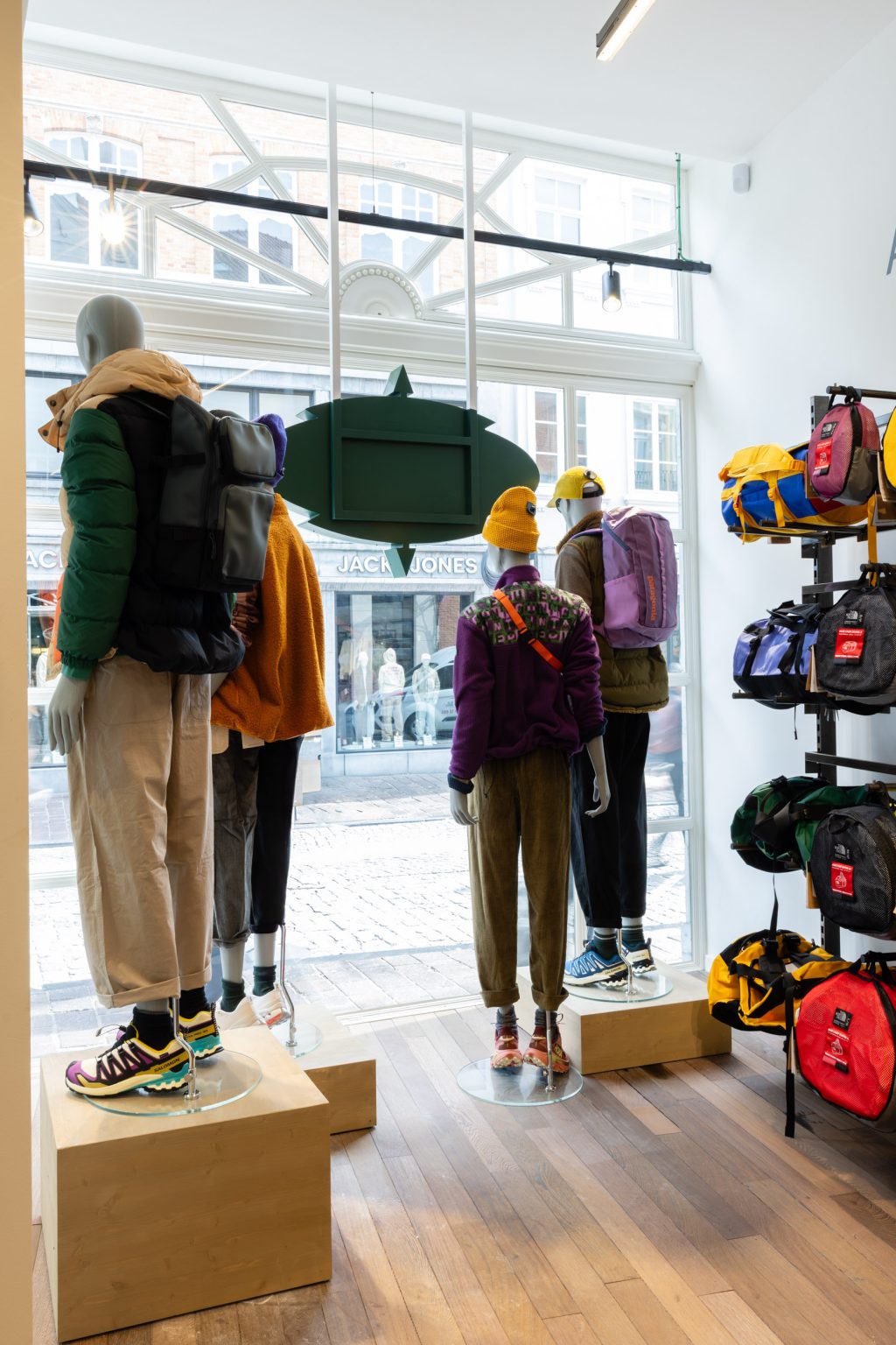 [In Beeld] A.S.Adventure opent eerste “city store” in Brugge ...
