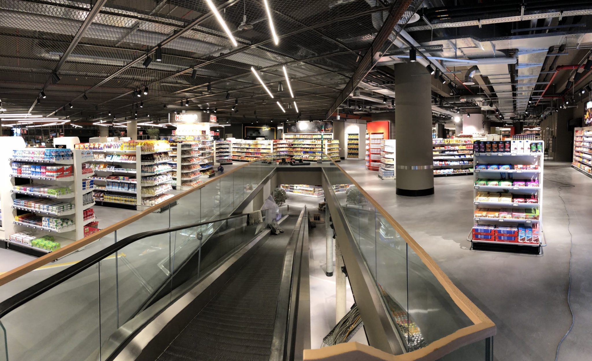 [In Beeld] Op bezoek in een Edeka supermarkt met een sterrenrestaurant ...
