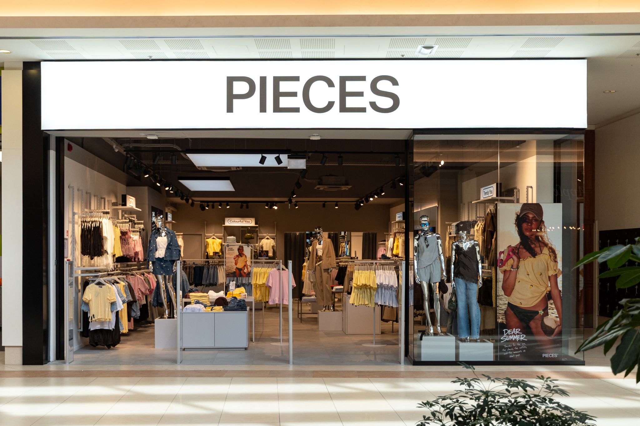 Pieces ouvre sa première boutique belge au Waasland Shopping ...
